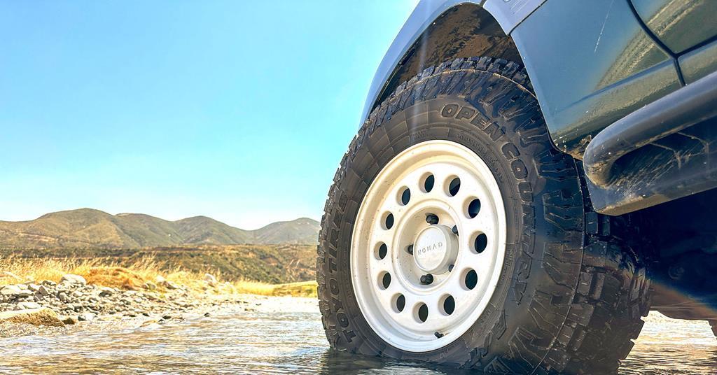 Land Cruiser 100 Upgrade: Nomad Wheels & Toyo Open Country A/T III ...