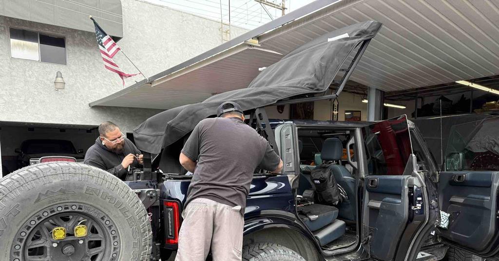 Bestop eTop Review for 2021 Ford Bronco: The Powered Convertible Soft ...