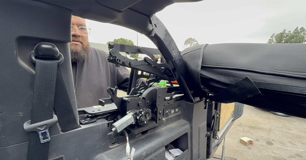 Bestop eTop Review for 2021 Ford Bronco: The Powered Convertible Soft ...