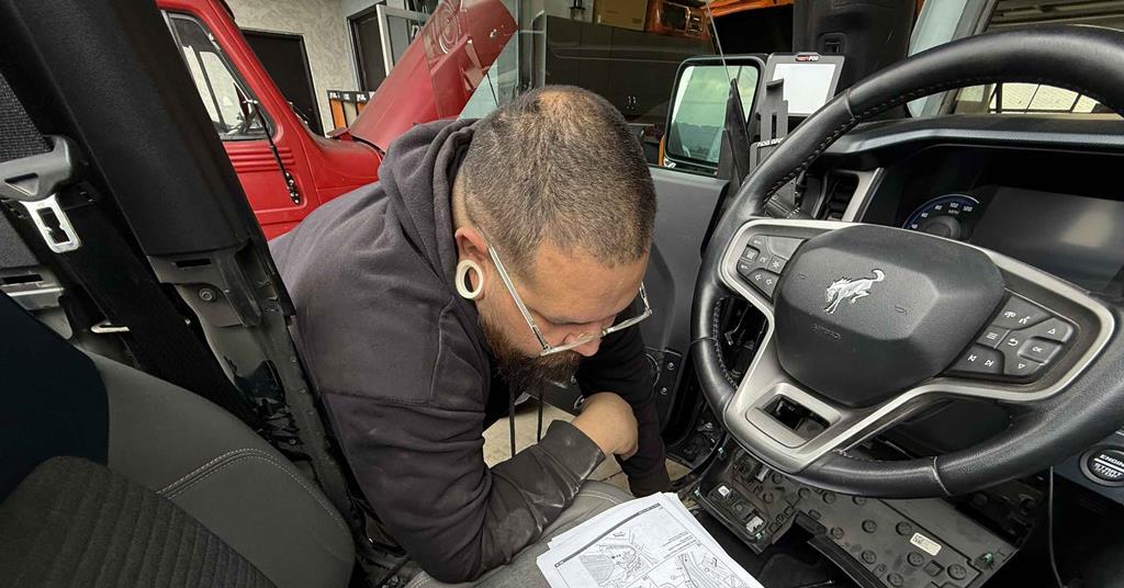 Bestop eTop Review for 2021 Ford Bronco: The Powered Convertible Soft ...