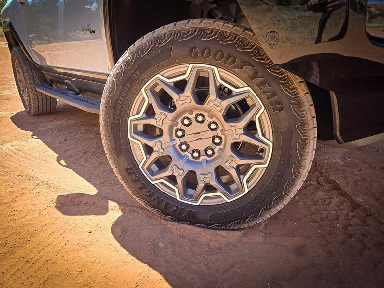 EV Off-Roading in Moab: Tackling the Trail in a Hummer EV SUV | Vehicle ...