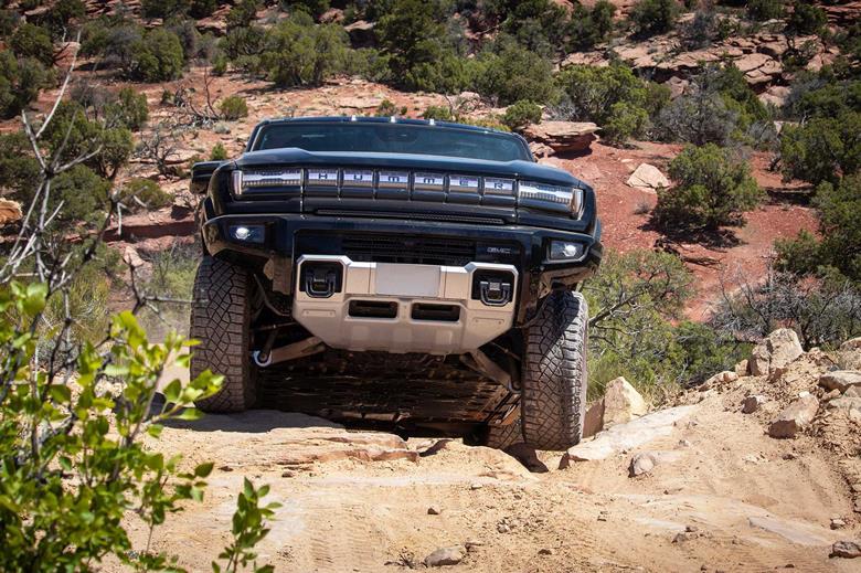 EV Off-Roading in Moab: Tackling the Trail in a Hummer EV SUV | Vehicle ...